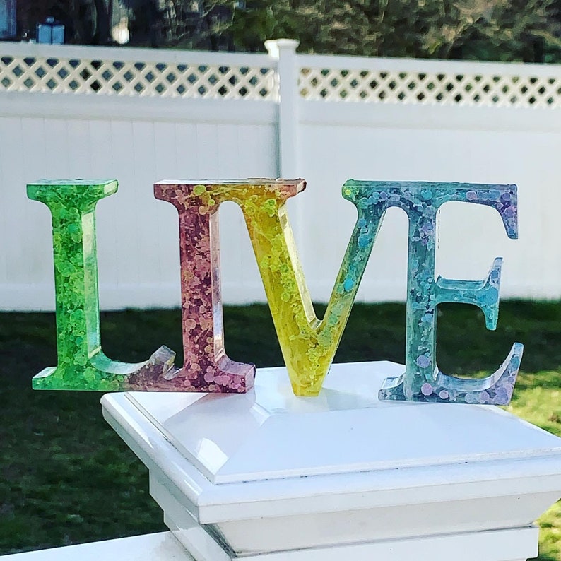 Inspirational Resin Word Art – Sprinkle The Love Creatively